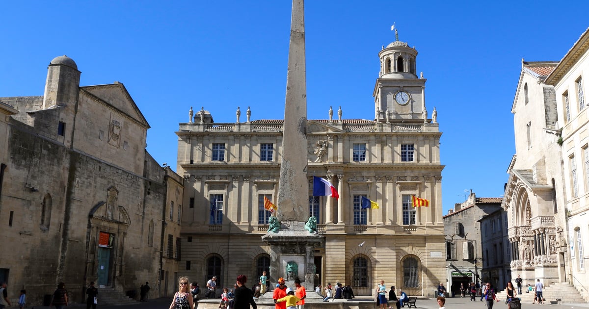 Historic Arles & the beaches of the Camargue - Provence discovery tours ...