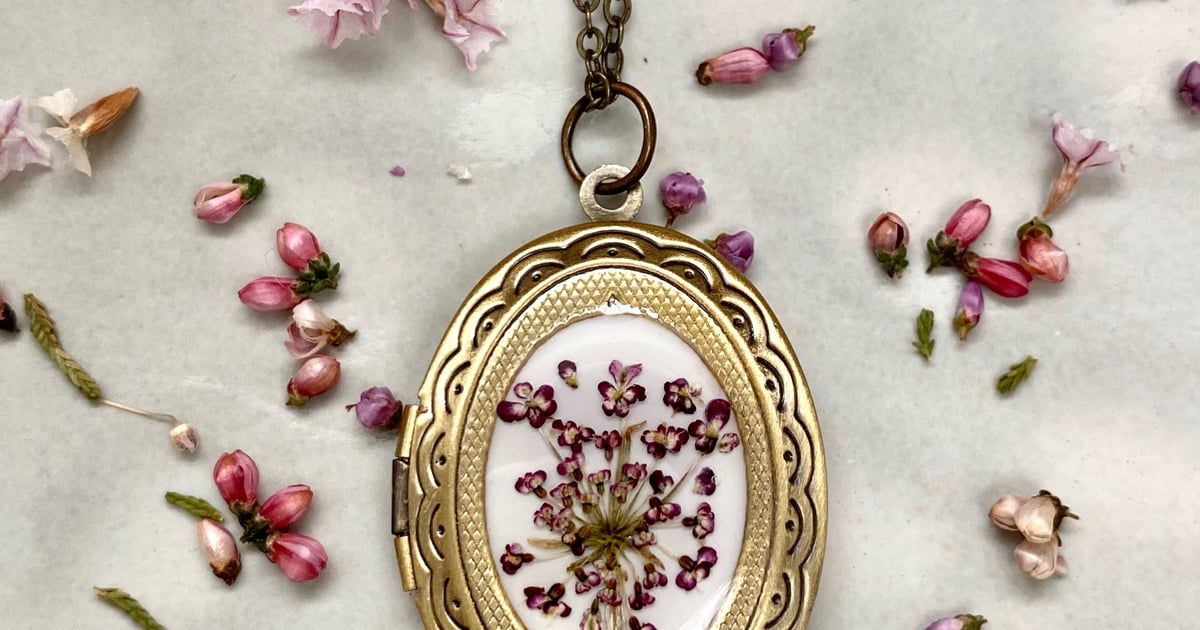 Photo locket with real flowers - Lockets - Shop | Petal Spell