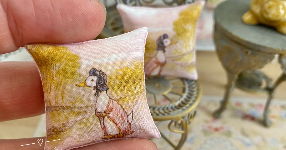 BP041 - Jemima Puddle duck pillow, 1/12 scale for dollhouse - Baby ...